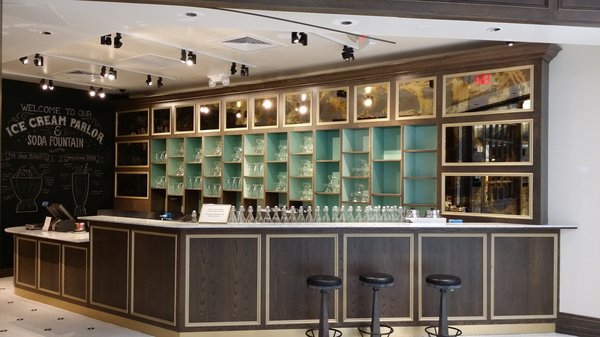 Commercial - Universal Custom Display