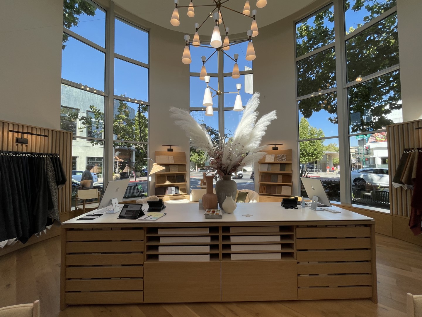 Retail - Universal Custom Display